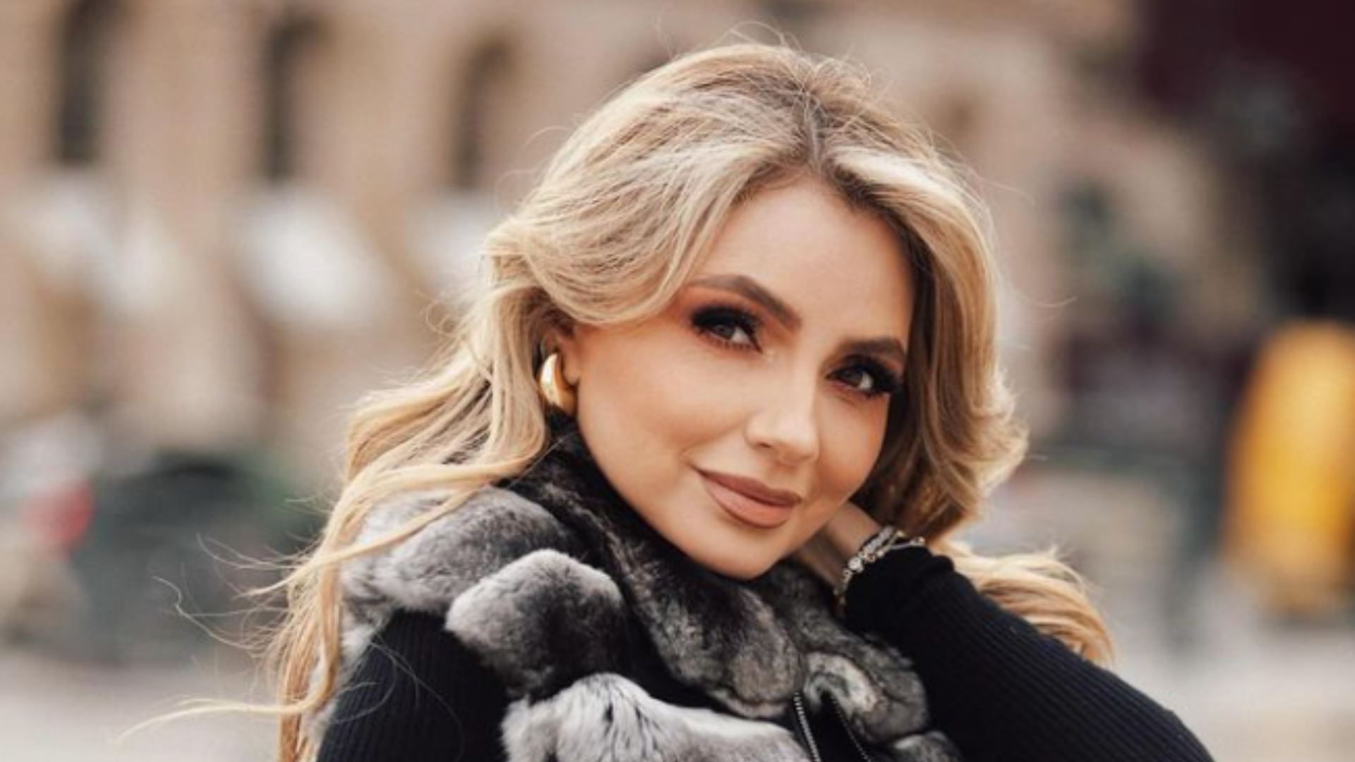 Vix Debuts First Look At Con Esa Misma Mirada Angélica Riveras Return To The Spotlight